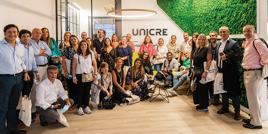 Equipa de profissionais que ajudam a desbloquear o futuro